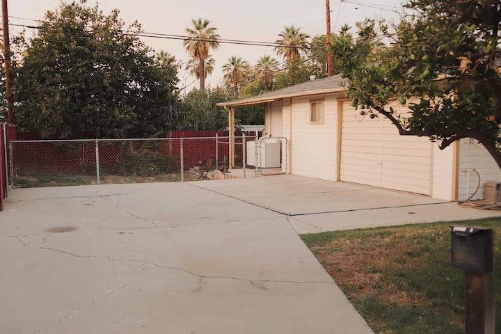 Back Cottage Getaway - Loma Linda, CA