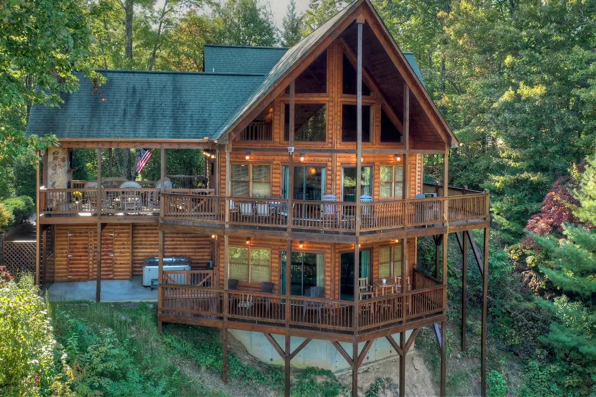 Elegant Blue Ridge Retreat with Hot Tub & Mtn View - Cabins for Rent in ...
