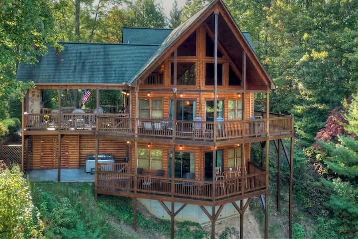 Copper Ridge | Hot Tub • Game Room • Mtn Views - Blue Ridge, GA