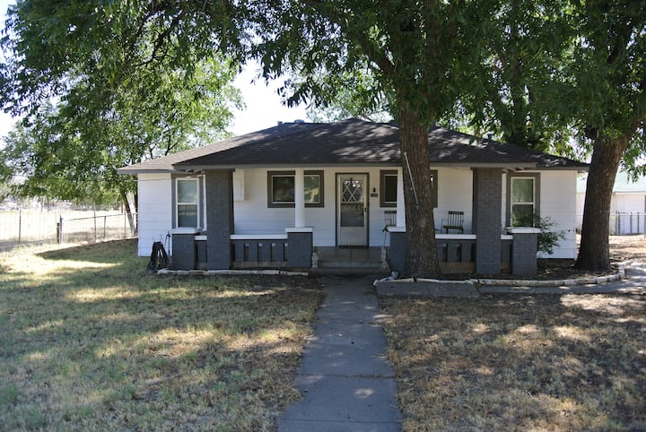 Quiet Neighborhood Craftsman - Vernon, TX