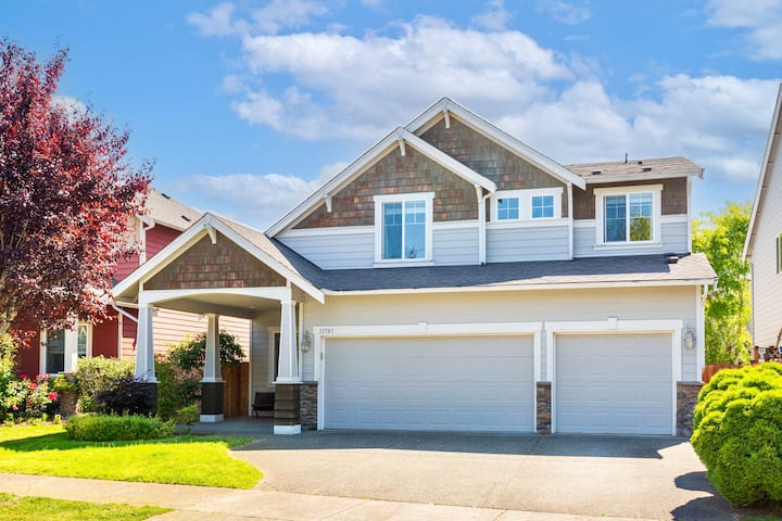 Centrally Located, Stylish Home With Fenced Yard - Marysville, WA