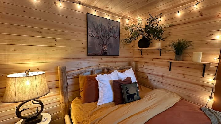 The Bear Den - Girdwood, AK