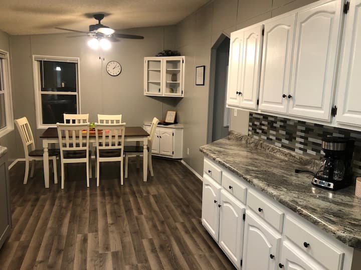 Fully Furnished 3 Bedroom 2 Bath - Wisconsin