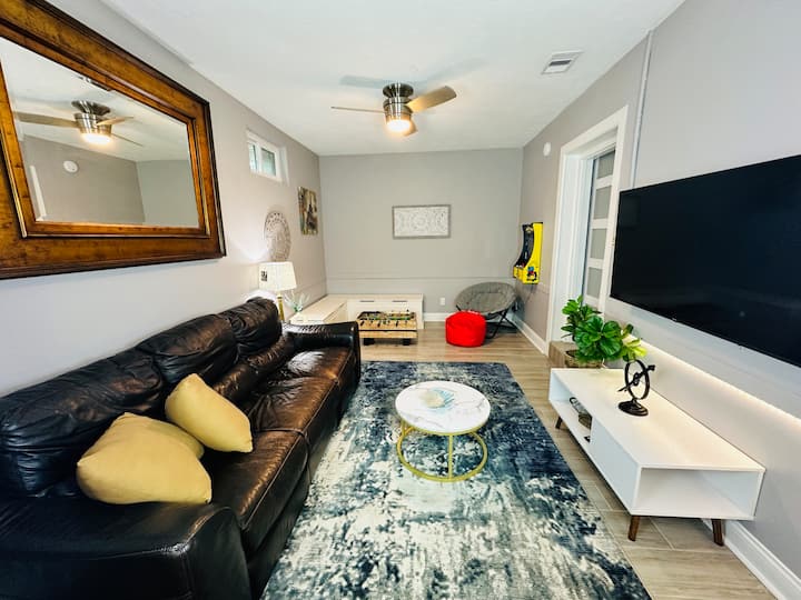 Bright And Relaxing Chill Pad - Gainesville, FL