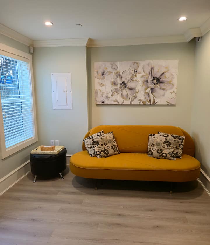 Charming 1-bedroom Suite - Vancouver