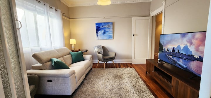 Vibrant Location: Steps To Enmore Rd & King St - Camperdown