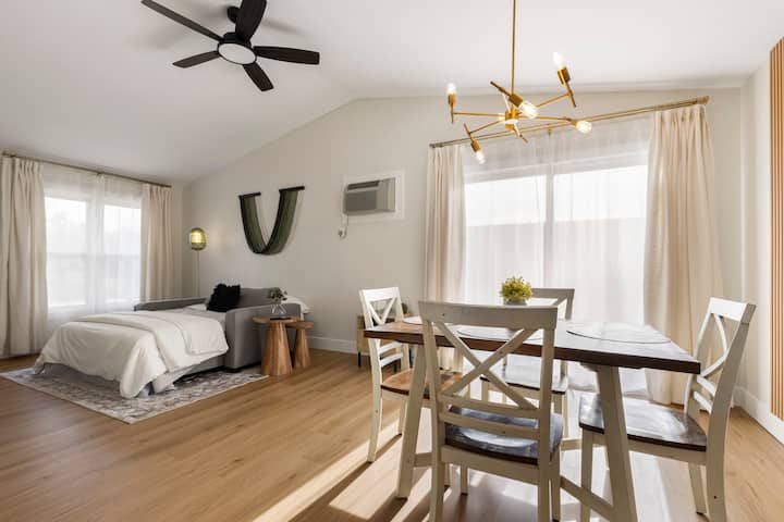 The Modern Haven / 3beds / Excellent Location - Rockford, IL