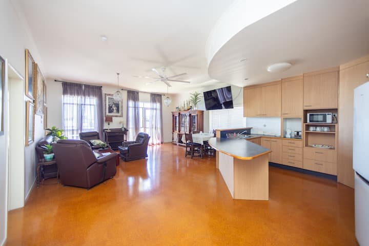 Huge 2 Bed Apartment 300m To Beach - Sunshine Coast
