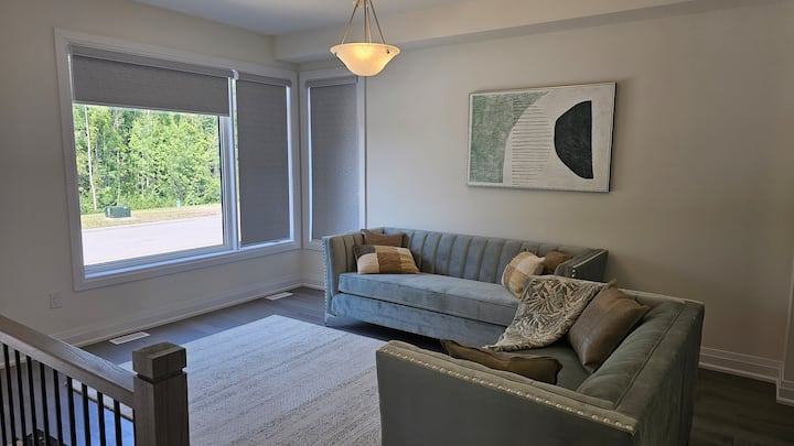 Modern Cozy And Specious Cottage - Wasaga Beach