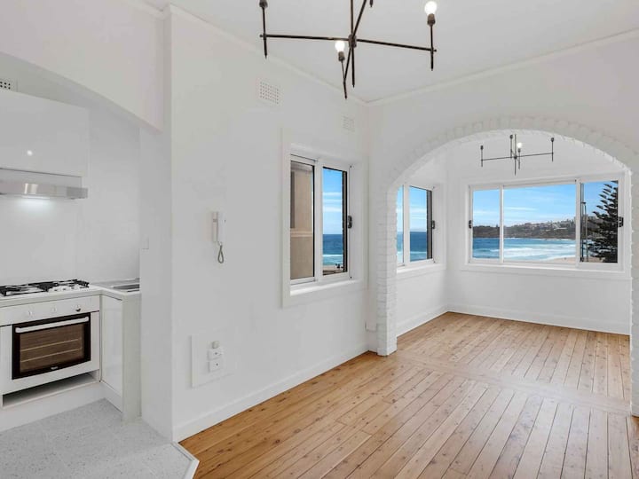 Absolute Beachfront Bondi Beach - Bondi Beach