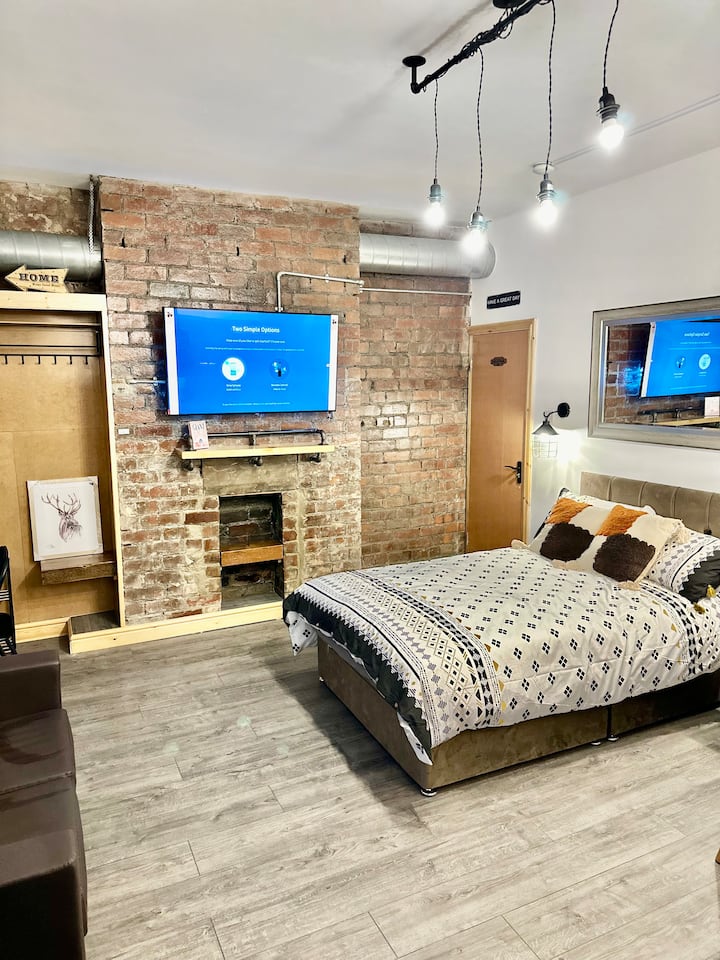 Luxury Industrial Studio - Leeds