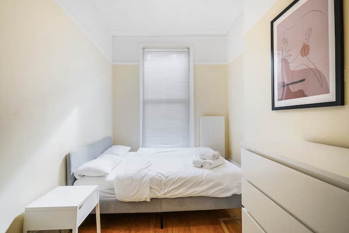 Lovely Room | Little Venice - Central London
