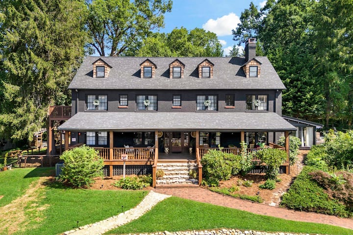 "Penthouse" At House-hotel With Coffee Shop/bar - Black Mountain, NC