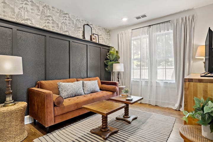 Design Suite @ Nc's Smallest Hotel - Black Mountain, NC
