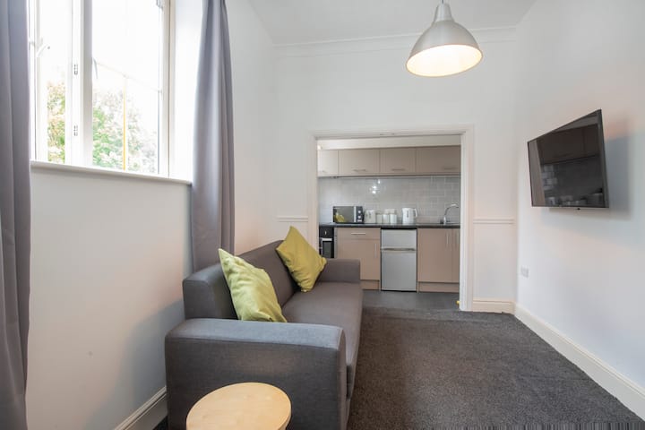 One Bedroom Apartments In York, 2nd Floor - York