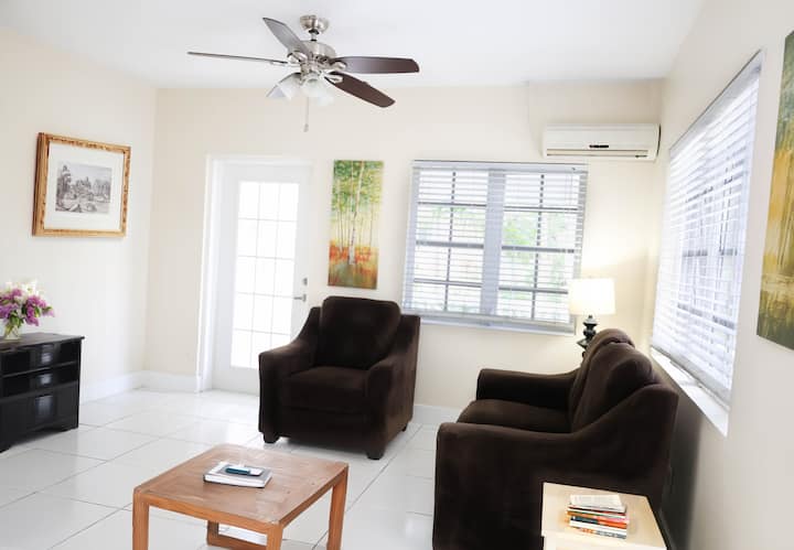 Silk Cotton Apartment 24 - Nassau