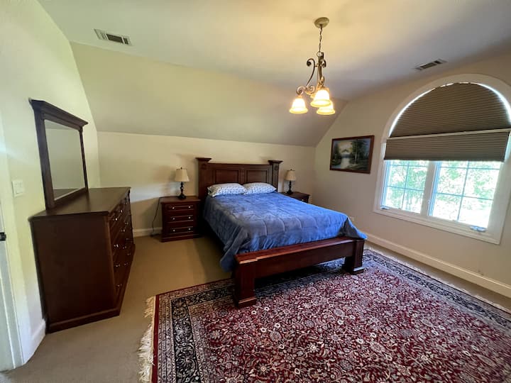 Private Suite In An Estate House - Elgin, IL