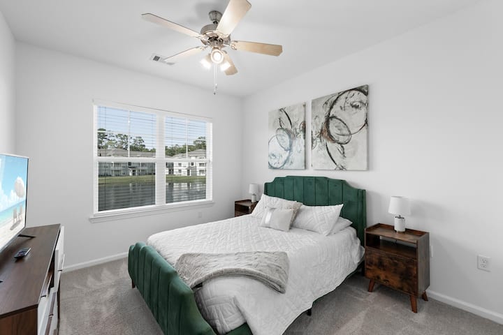 Serene Haven: Pool & Fitness Escape - Jacksonville, FL