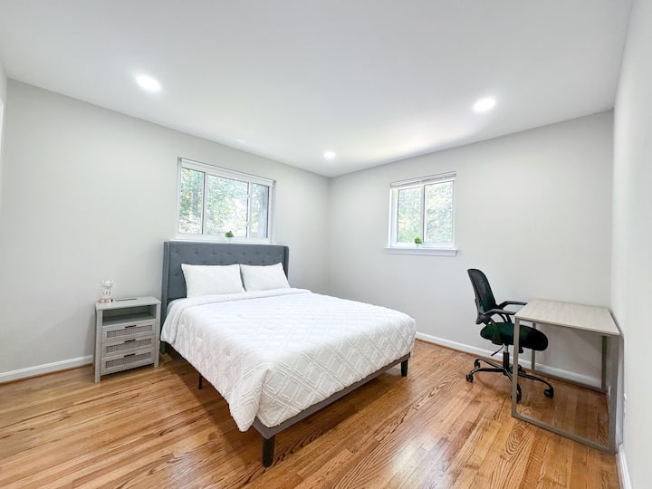 Deluxe Bedroom With Private Bathroom @Springfield - Fairfax, VA