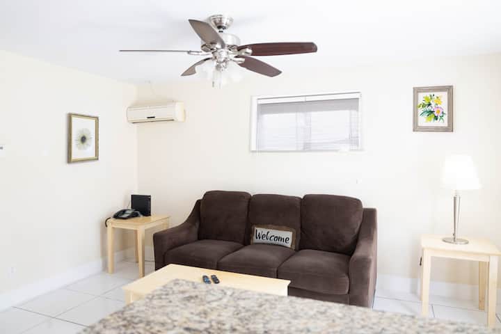 Silk Cotton Apartment 22 - Bahamas
