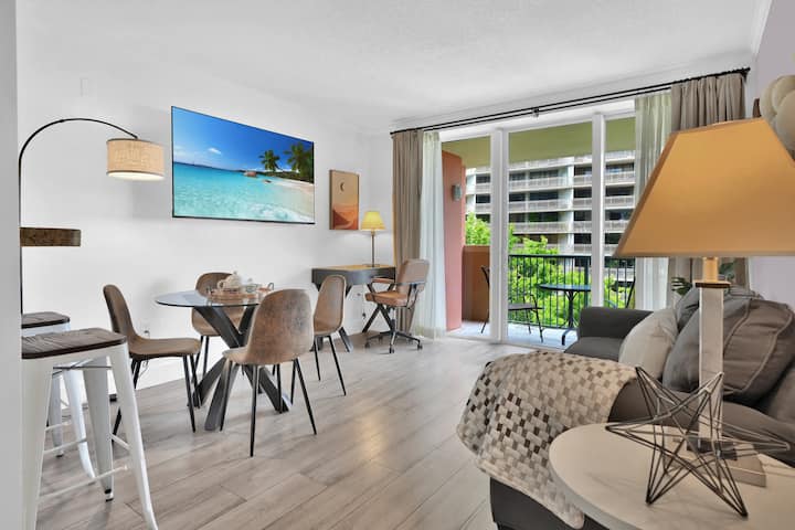 Serene Cozy Retreat With Balcony - Pinecrest, FL