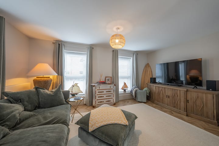 Modern 2 Bed With Parking - Tewkesbury