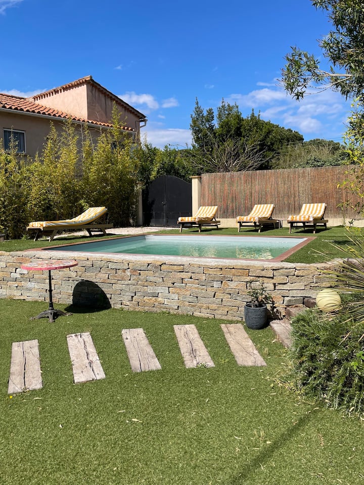 Beach And Pool Near Center Town - Gassin