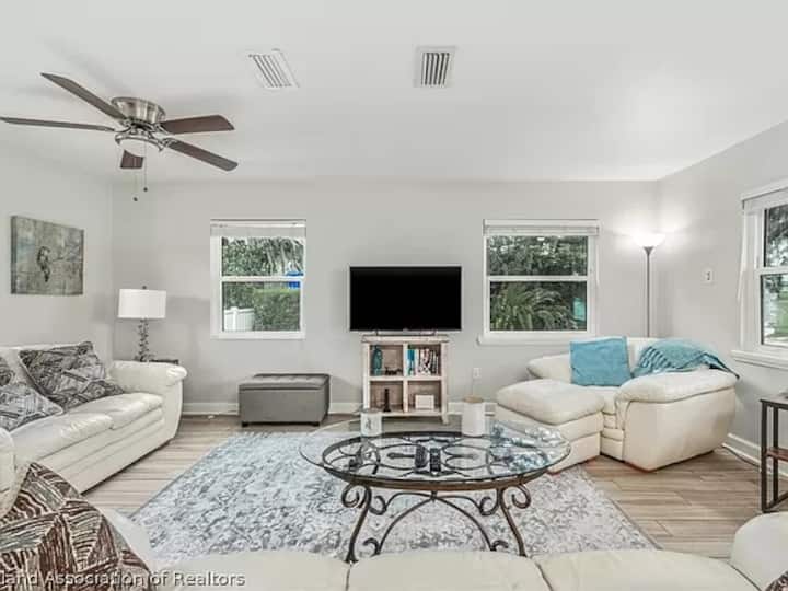 The Lakeside Villa 2, Pets Welcome - Lake Placid, FL