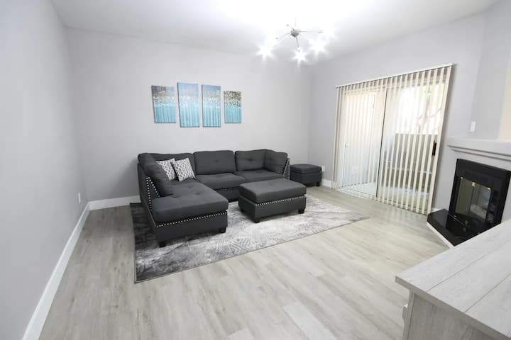 Prime Location Near Shops & Dining - Las Vegas