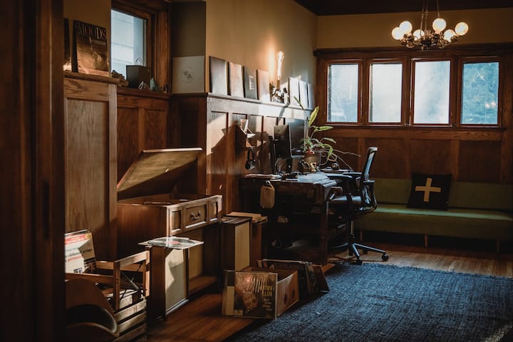 Dazzling Historic Art Manor - Grand Rapids, MI