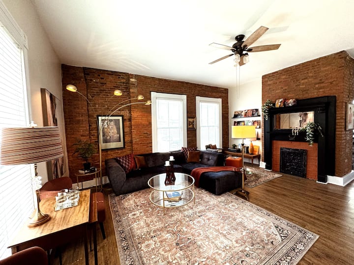 Centrally-located Mid-century Style Getaway - Covington, KY