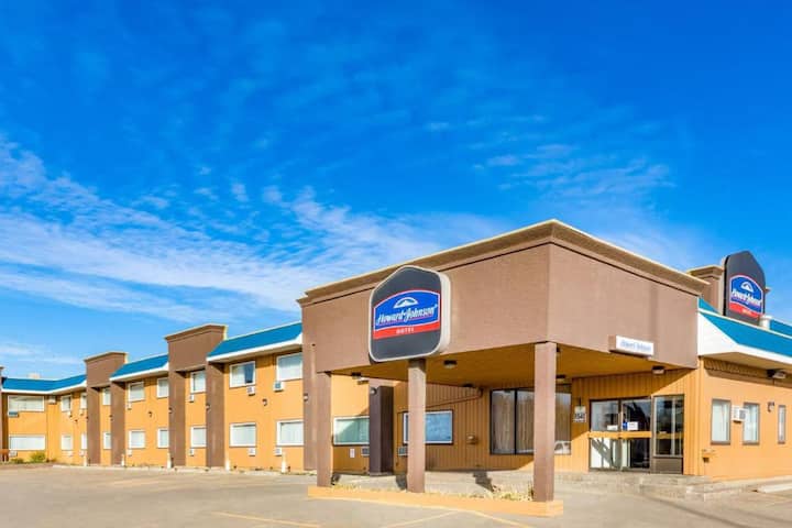 Two Queen Beds For Business Travelers - Fort St. John