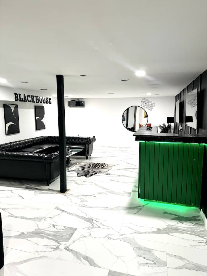 Lower Level Lounge Only - Newark, NJ