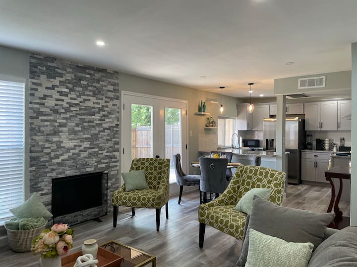 Freshly Renovated 3 Bedroom Town House - Dallas, TX