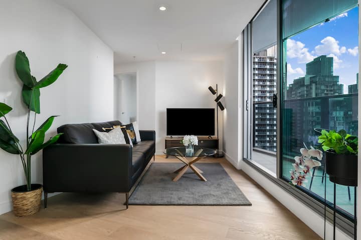 Charming 2br Apt W/ Parkland & Mountain Views - Melbourne