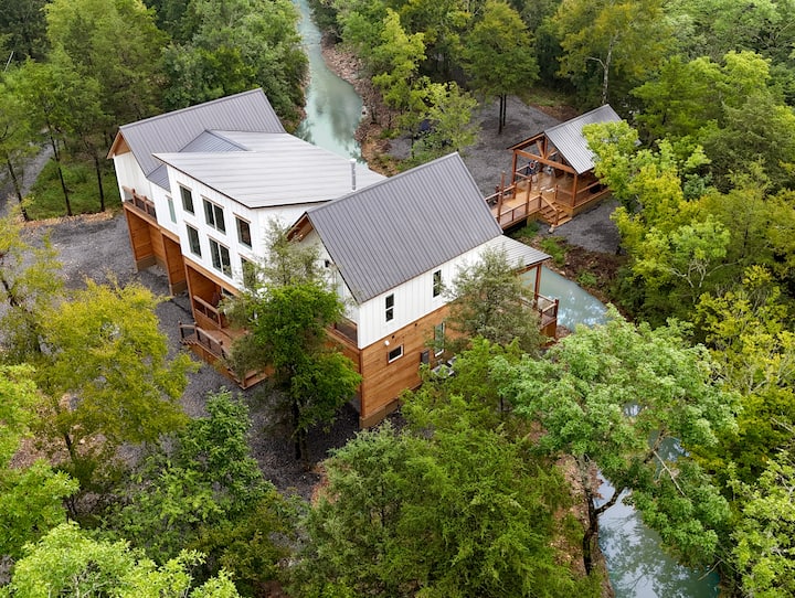Lux 5br Creek Front W/treehouses, Playroom, Bridge - Broken Bow, OK
