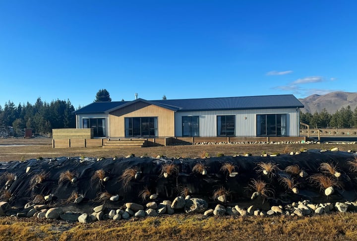 View's On Tussock Bend - Twizel