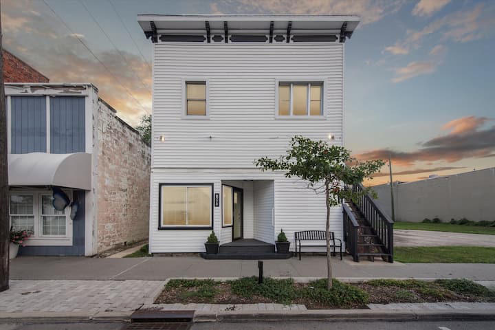 Downtown Whitehouse Gem - Maumee State Forest, Swanton