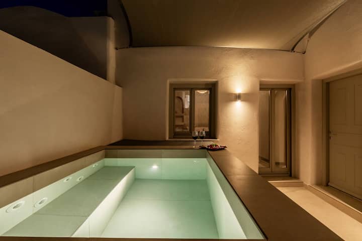 Deluxe Apt. W/ Private Jacuzzi - Oia