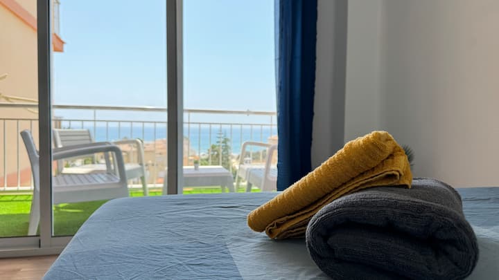 Vistas Al Mar Desde La Cama: Estudio De Diseño - Torrox