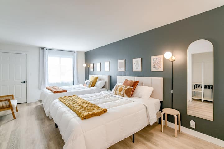 Room 204 - Two Queens - Kitchenette - Nonsmoking - Lincoln, NE