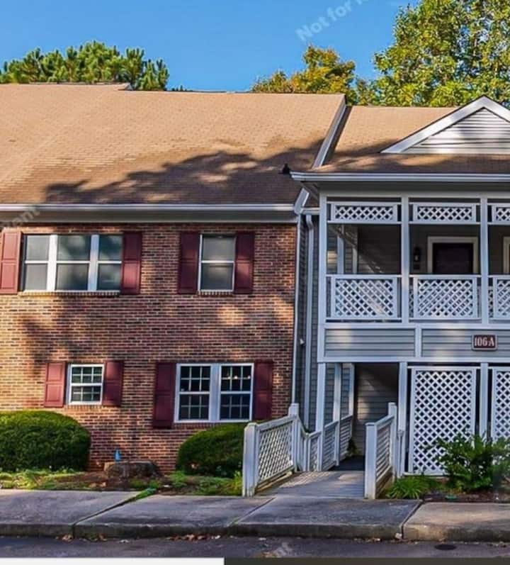 Cozy Two Br Condo In North Cary - Cary, NC