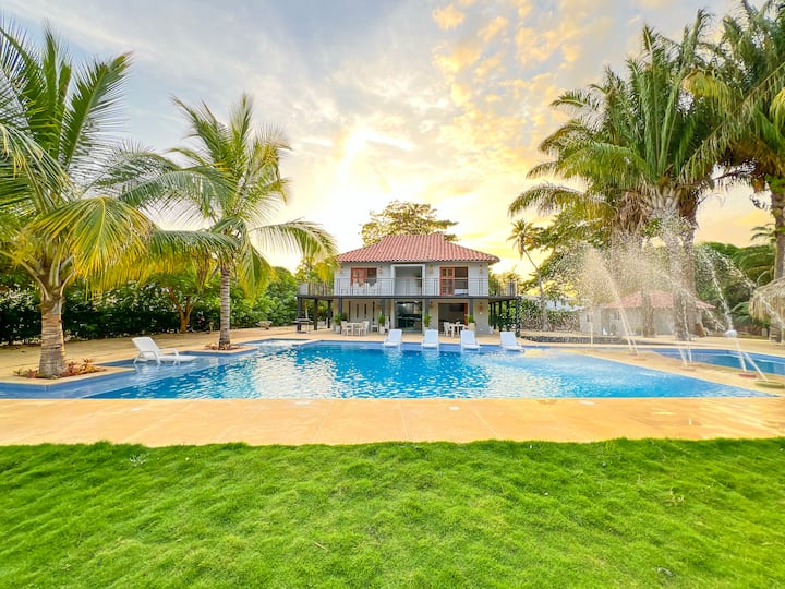 Villa Effi Playa Vacacional Completa 58 Personas + - Covenas