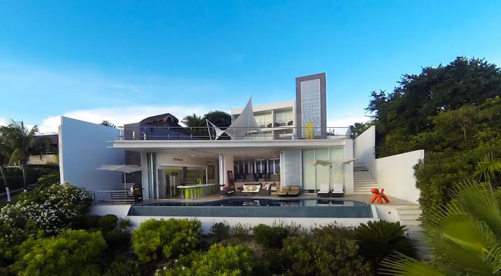 Stunning Modern Oceanfront Villa - Isla Mujeres