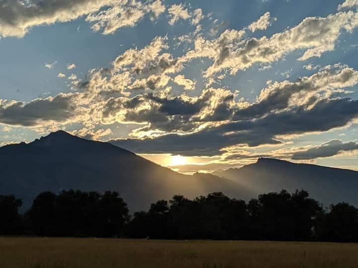 Historic Farmhouse Charm At The Burke House - Hamilton, MT
