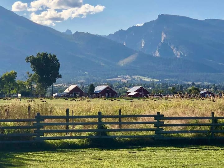 Historic Farmhouse Charm At The Burke House - Hamilton, MT