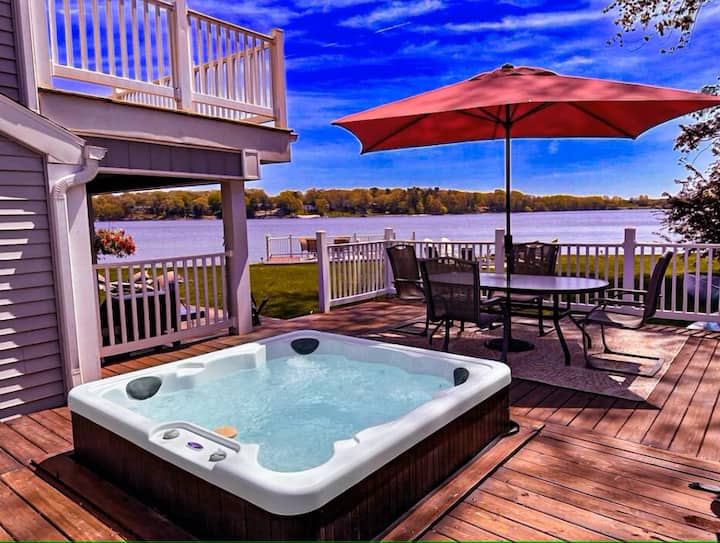 The Lakehouse-mona Lake. Pontoon Boat Now Included - Muskegon, MI