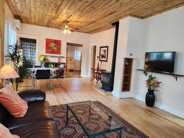 Charming Historic Bungalow - Montrose, CO
