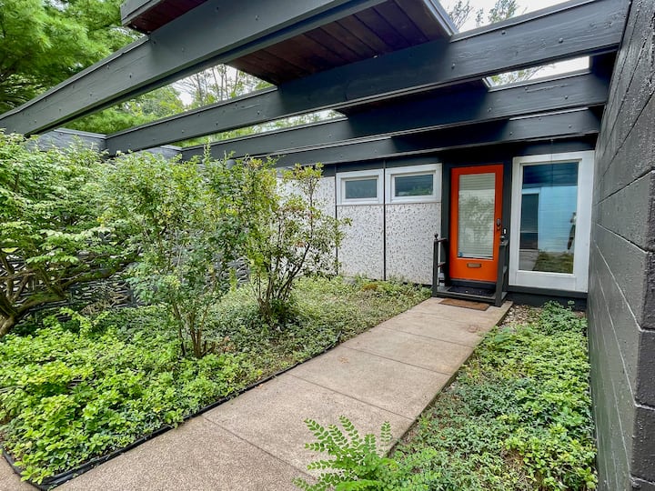 Mid-century Prairie House By Su - Syracuse, NY