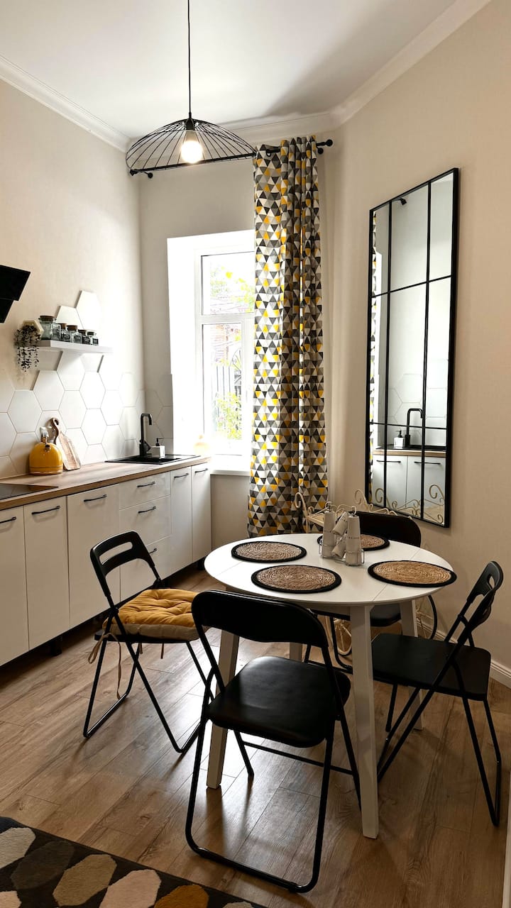 Central Appartement With Private Yard - Moldavia